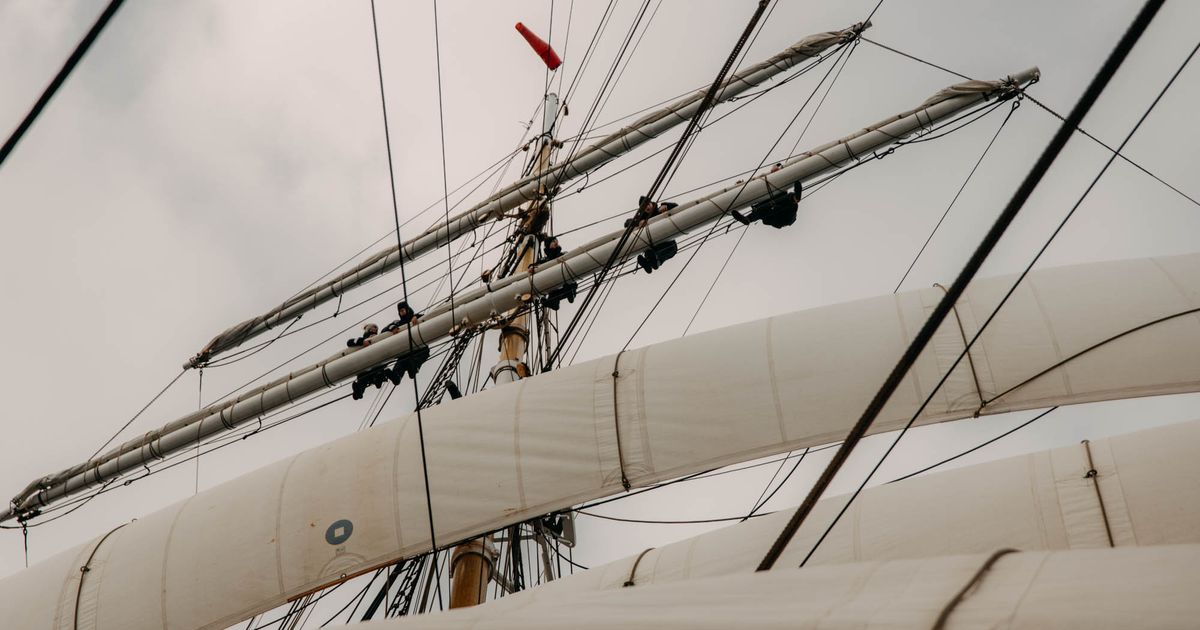 Setting sails for the first time - One Ocean Expedition