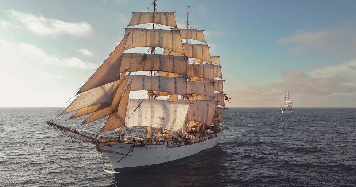 Rendezvous at sea - One Ocean Expedition