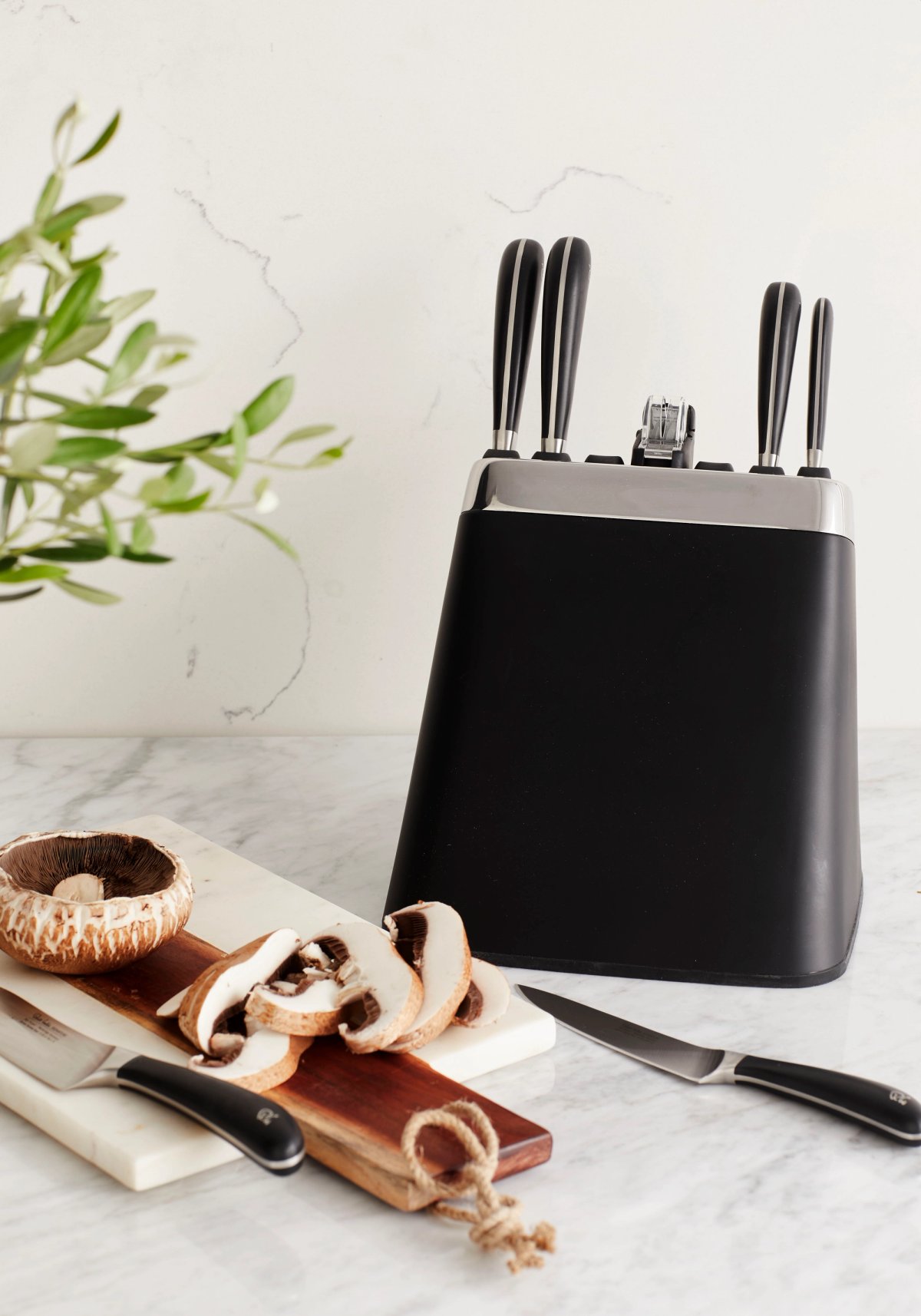 Robert Welch Cutlery & Tableware | British Design Excellence | @home