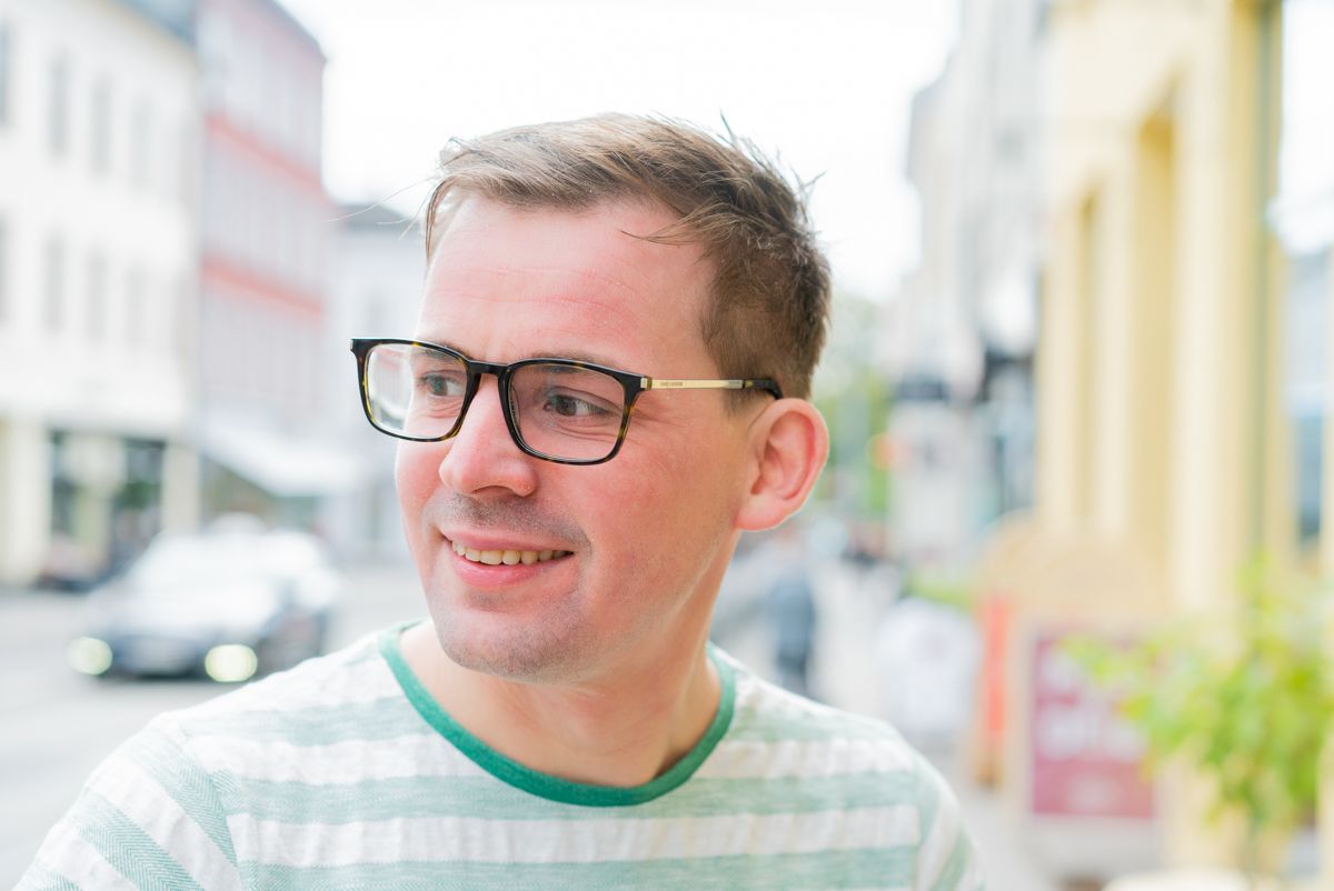 How to conditionally build an javascript object with features in