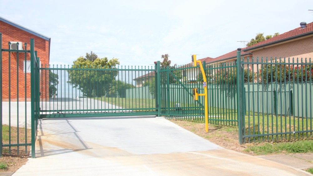 When Should You Choose a Sliding Gate for Your Driveway? | Rapid ...