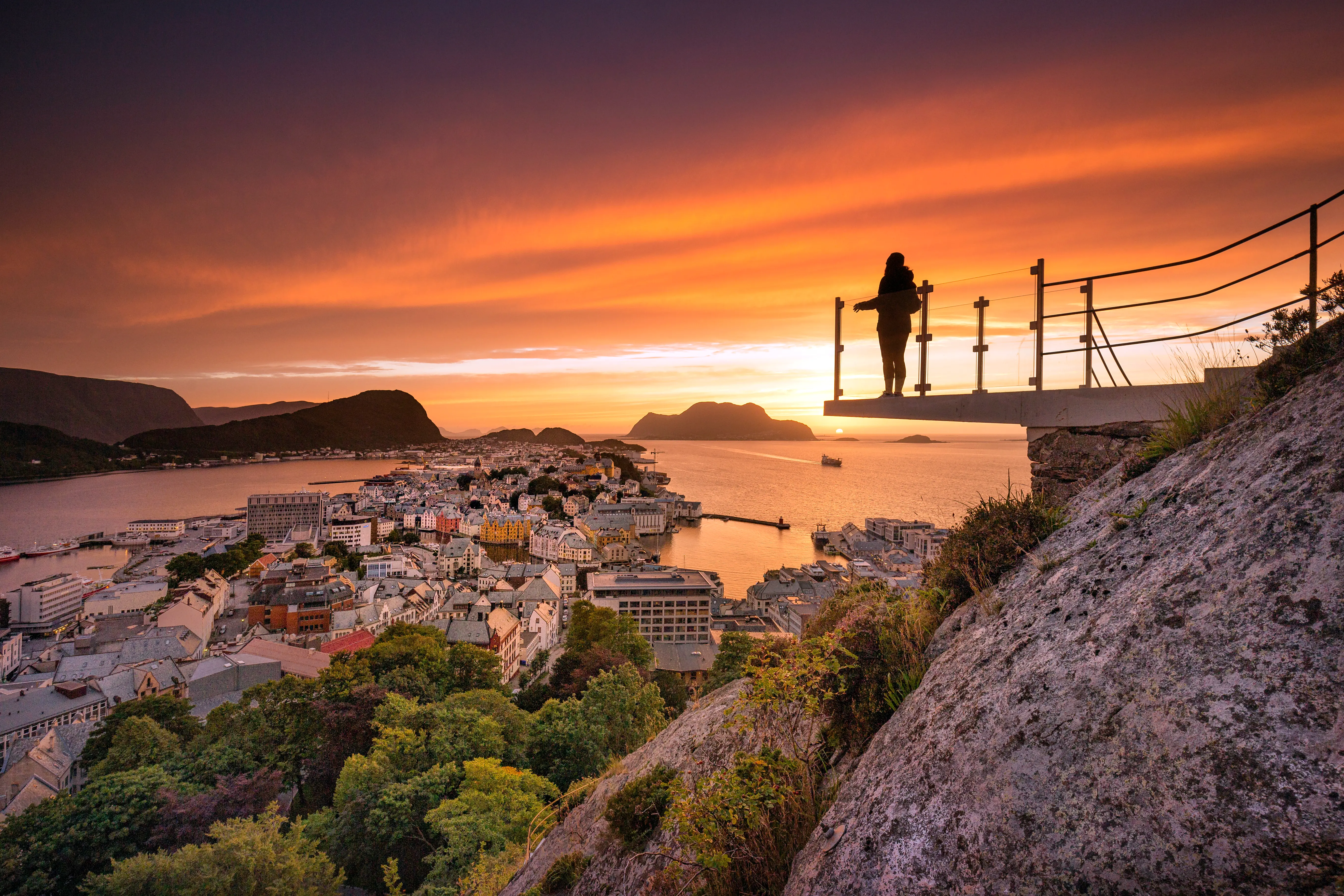 Plan your trip to Ålesund - Best fjord tours & experiences