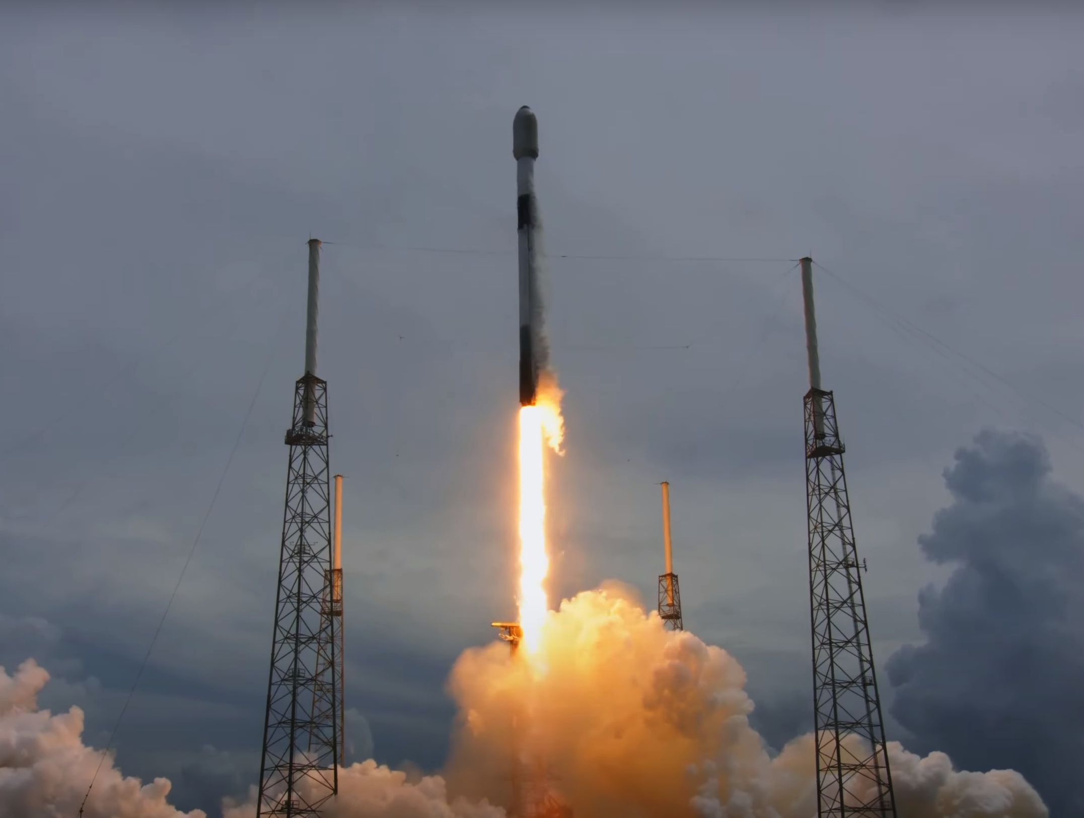W-Cube transmits the first 75 GHz signal from space