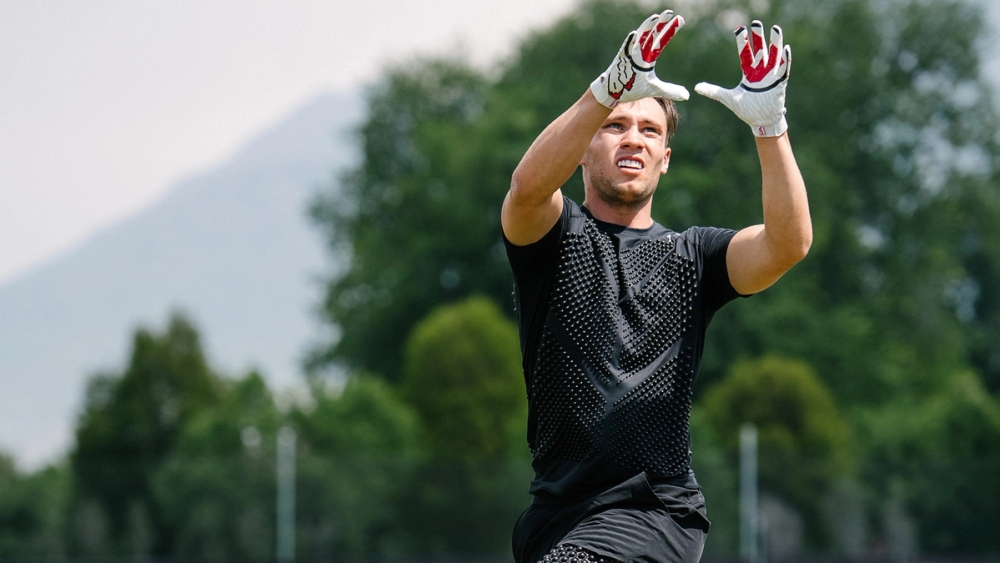 OMORPHO Re-Signs Eagles Return Specialist Britain Covey Following Super ...