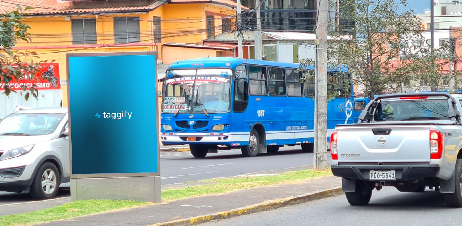 Screen in Pichincha - Quito - Coruna - Isabel La Catolica - Frente A ...