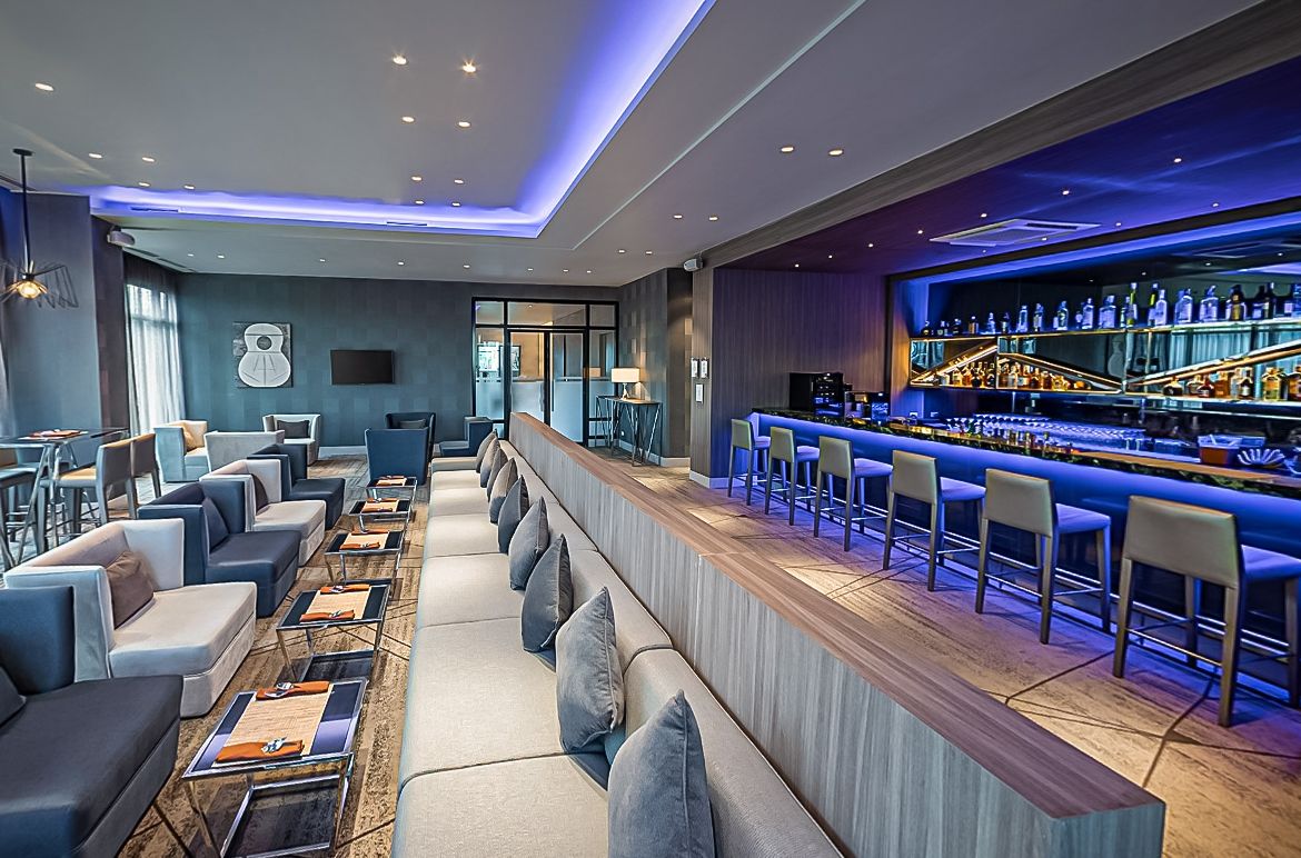 Straight Up Bar
