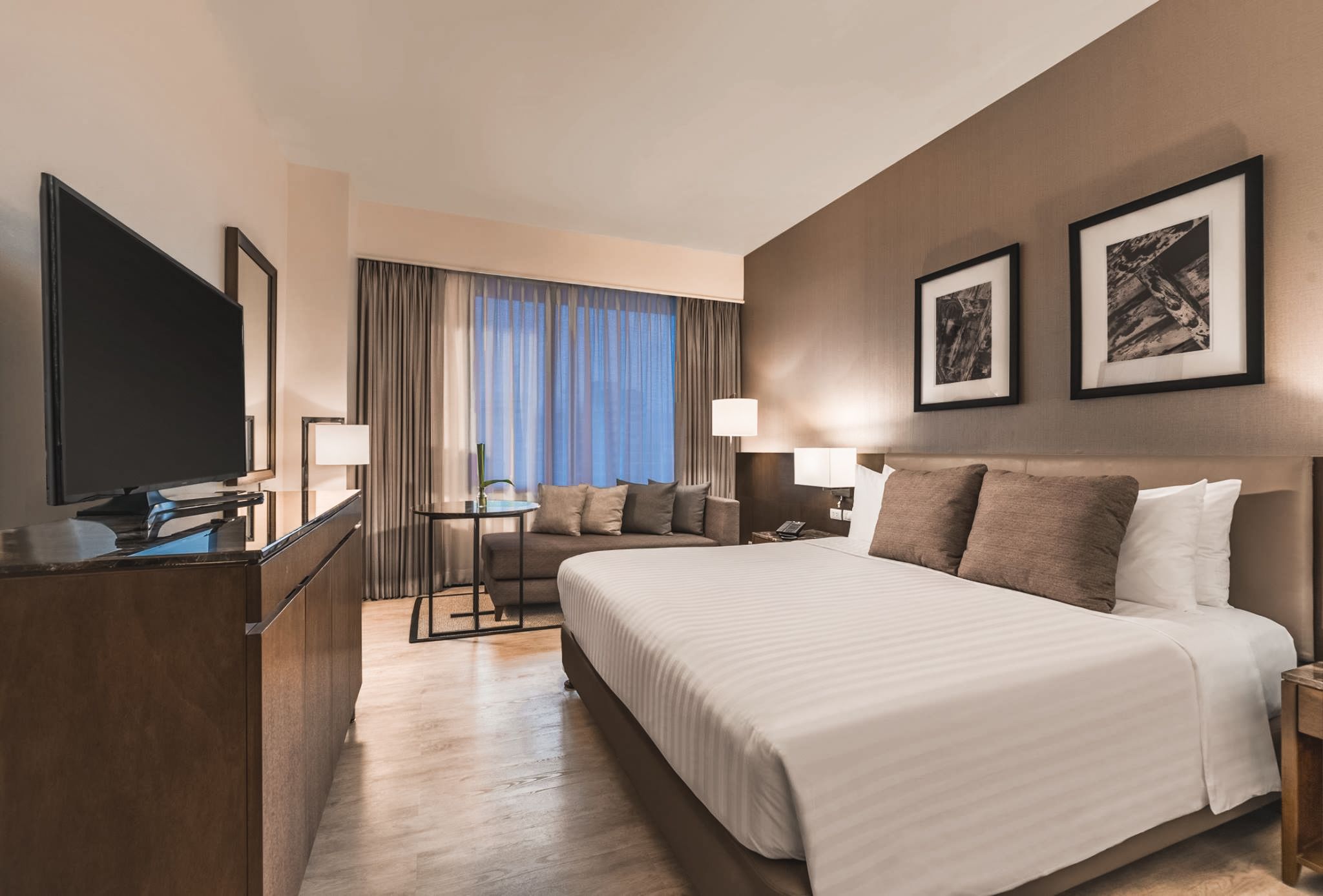 The Deluxe Room at Seda Ayala Center Cebu | Seda Hotels