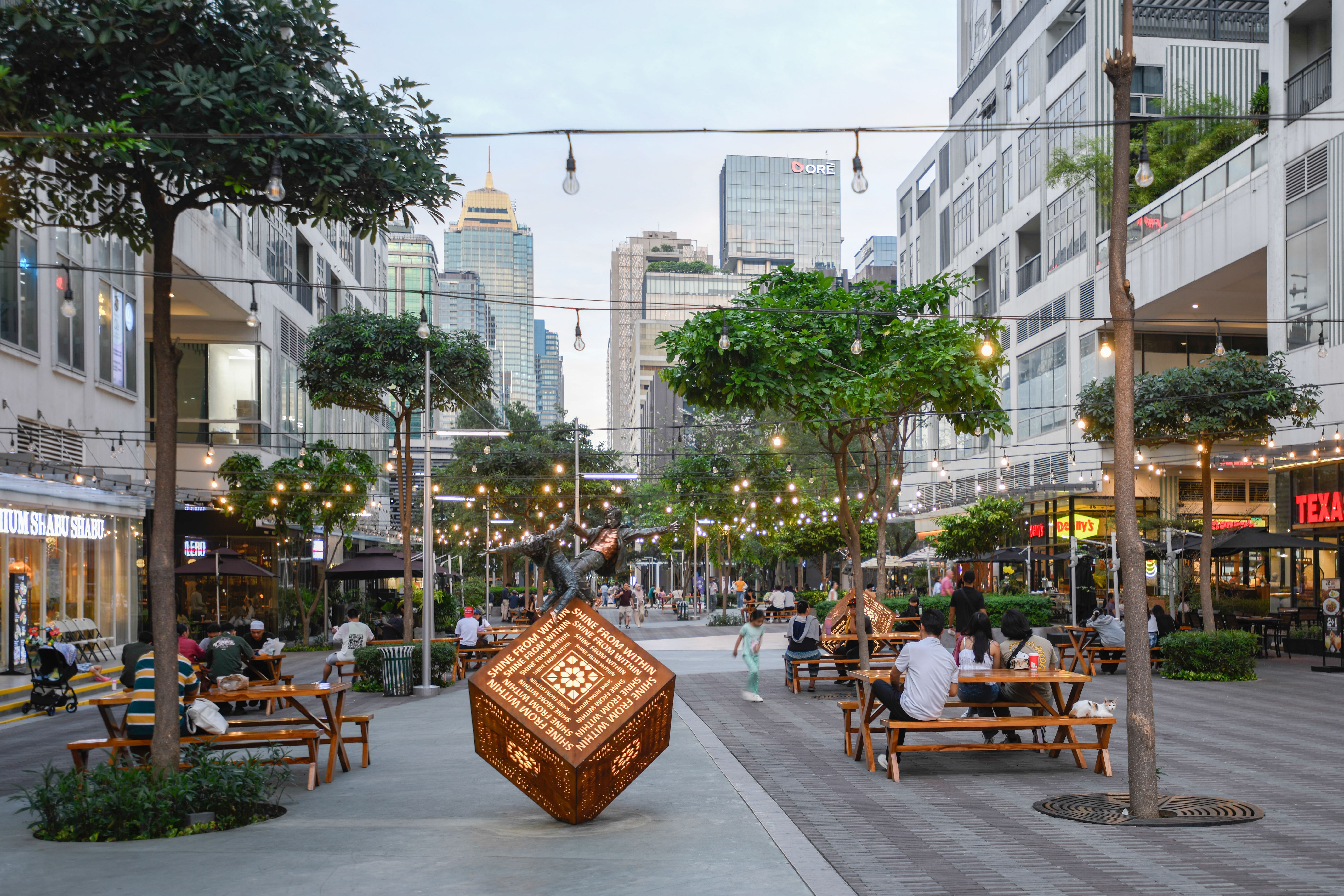 9 BGC Restaurants to Eat at Right Now