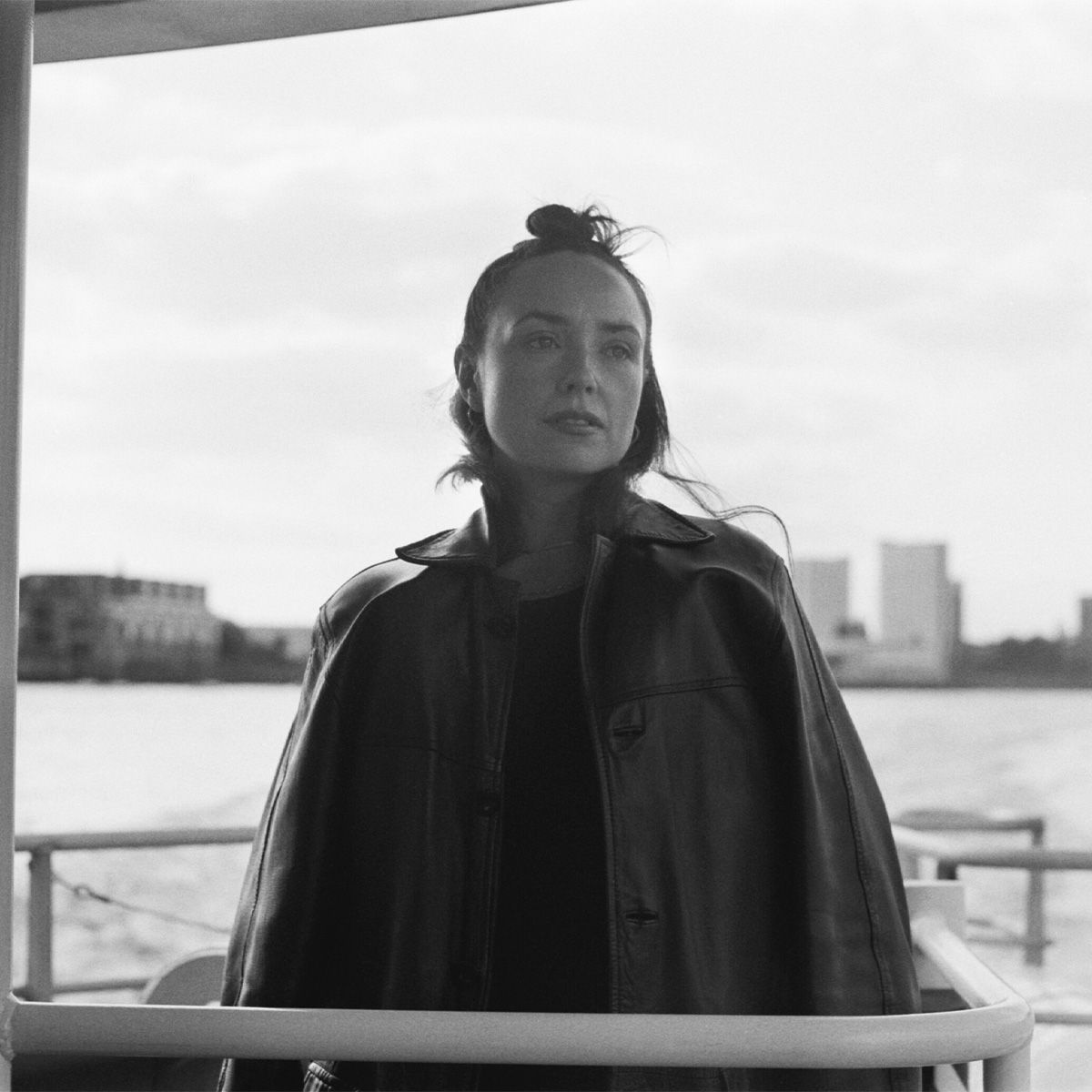 Laura Groves - by:Larm