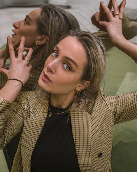 Emilie Adams - by:Larm