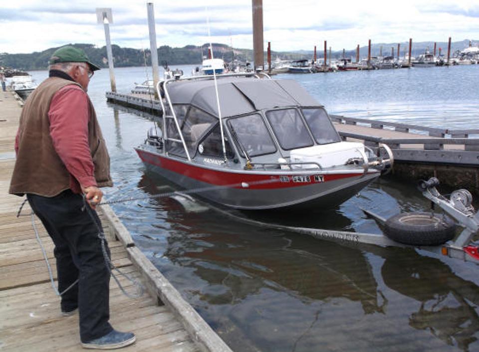 How To Safely Launch A Boat In 5 Easy Steps