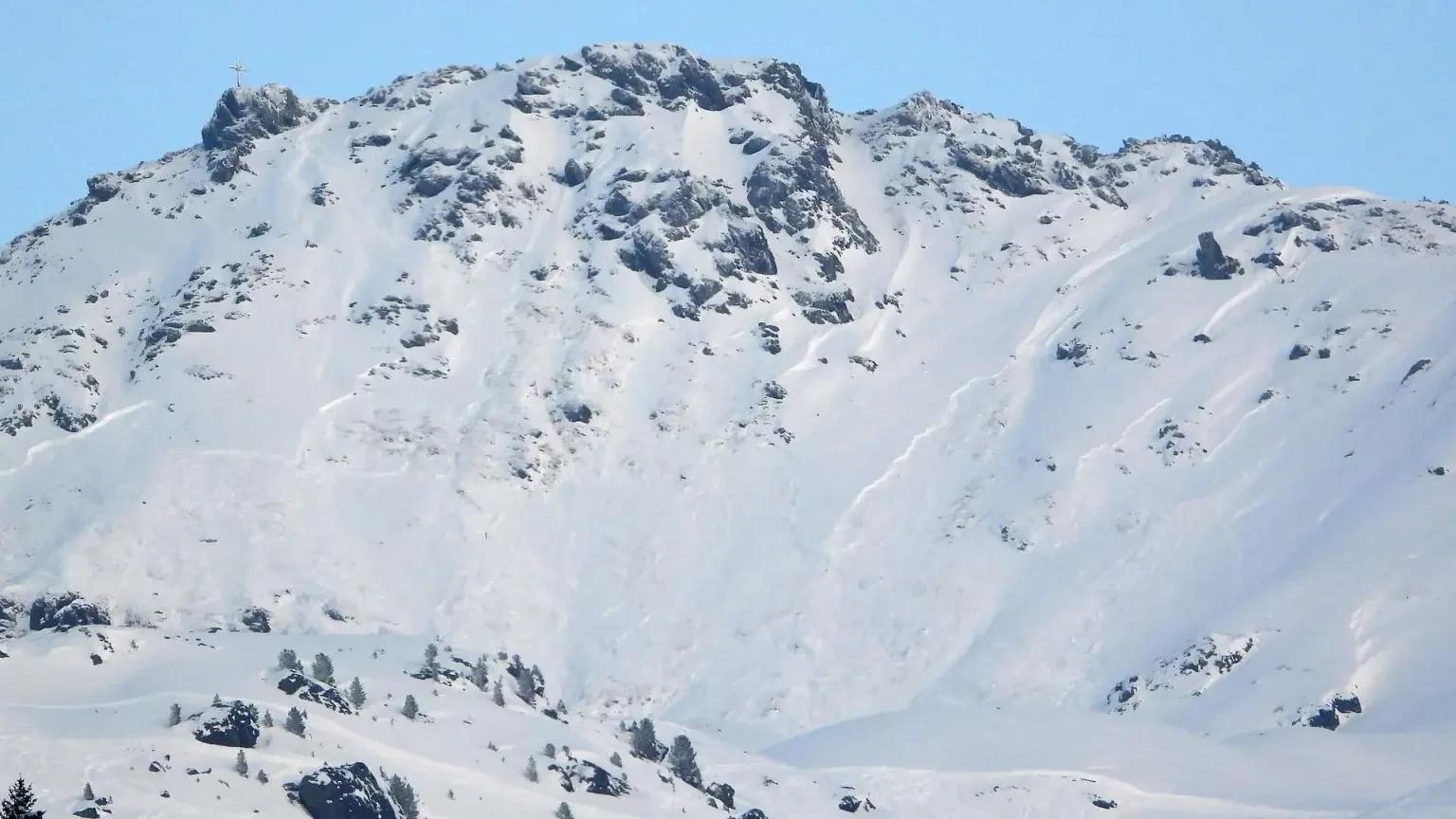 Tourist Dies in Austrian Avalanche While Skiing Off-Piste