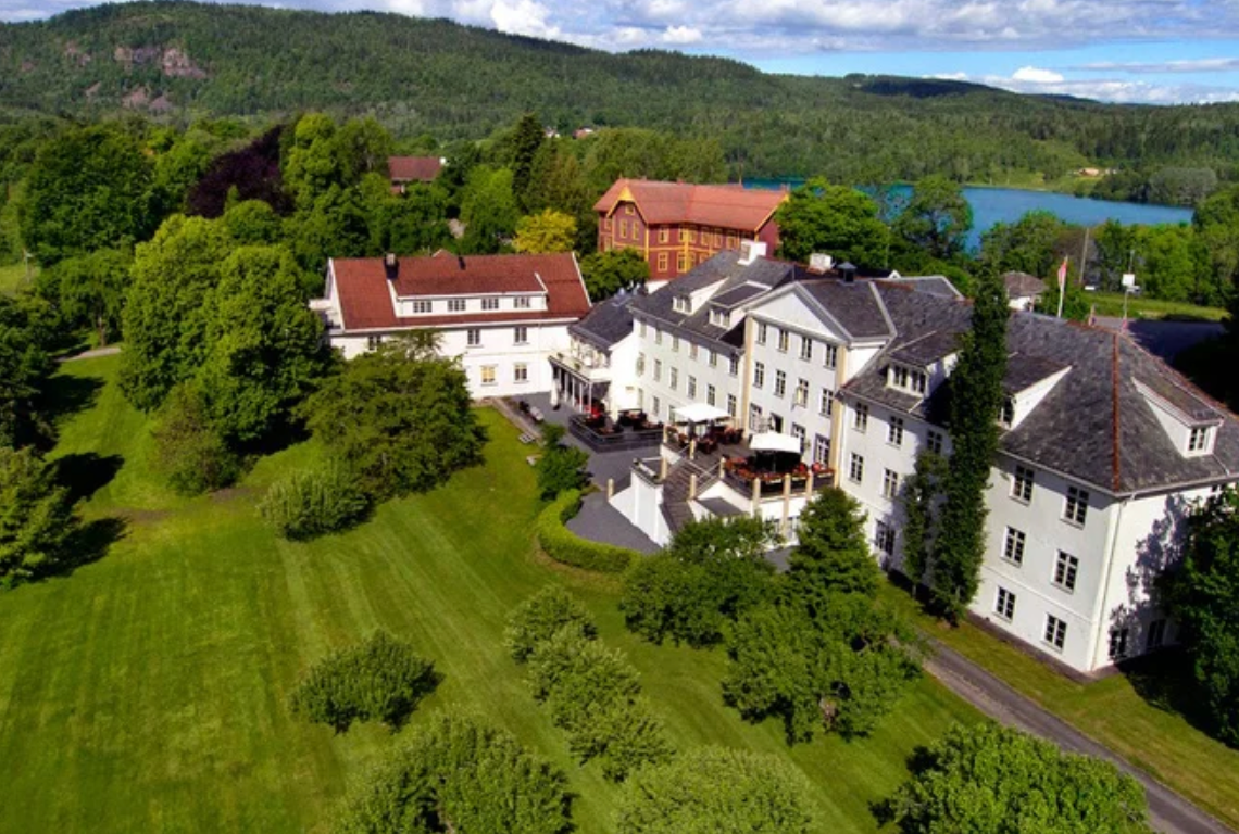 Øvre sem gård — Om oss