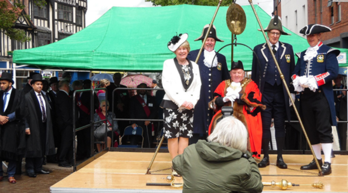 Britain's Weirdest Traditions! | Twin