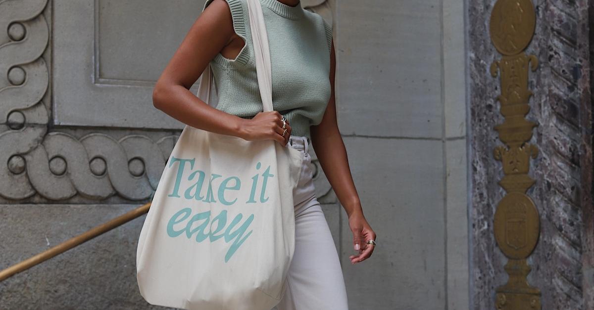 Why Oversized Tote Bags Are the New Trendsetters | Blog. Why Oversized Tote Bags Are the New Trendsetters | Blog.