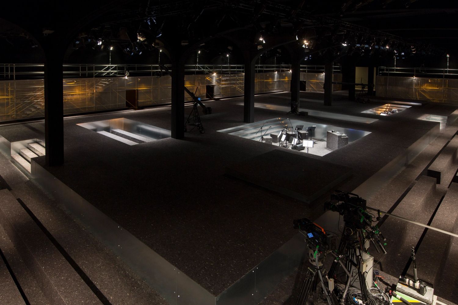2014 FW Prada Men's and Women's Show – Stage