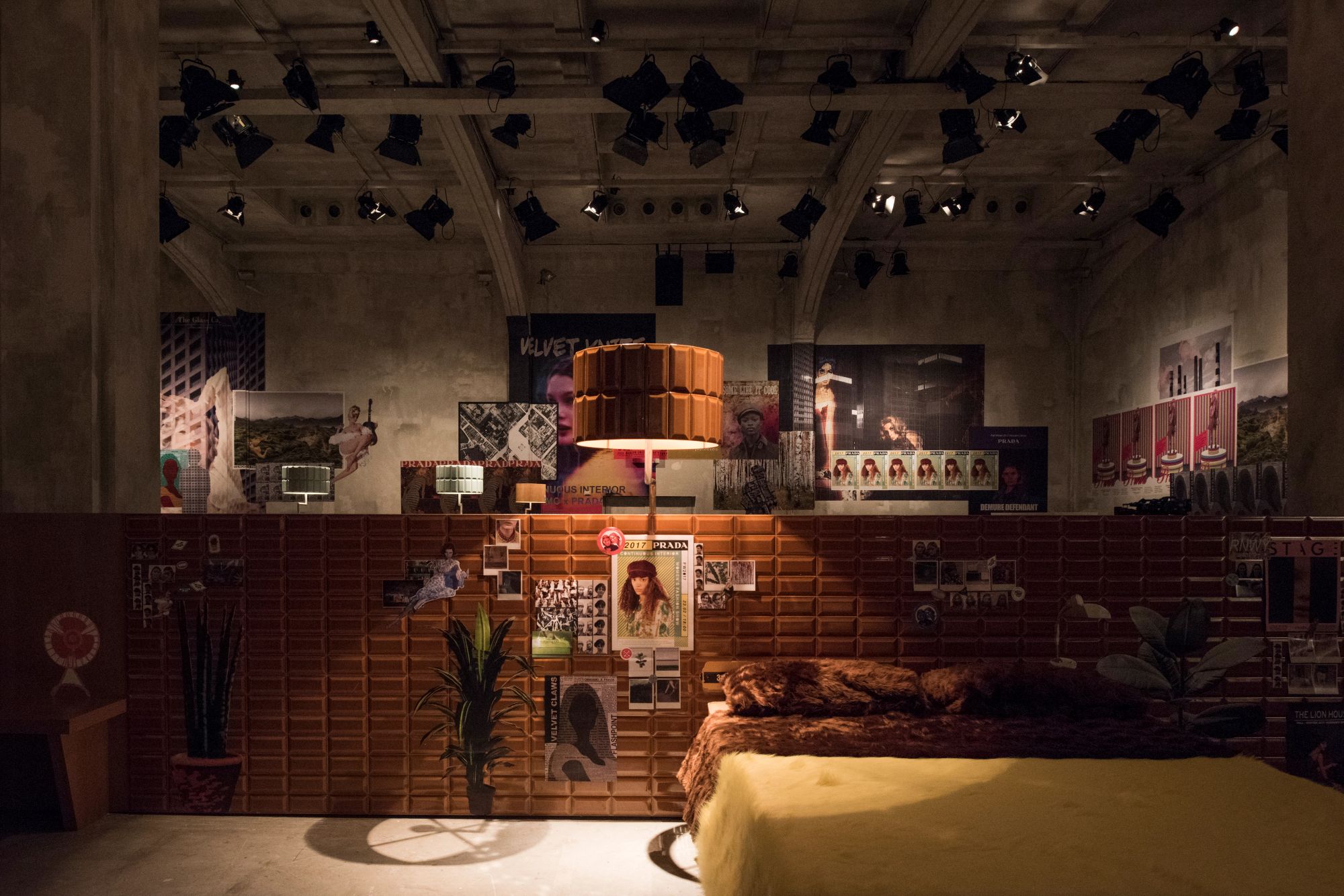 2017 FW Prada Men's and Women's Show - Continuous Interior