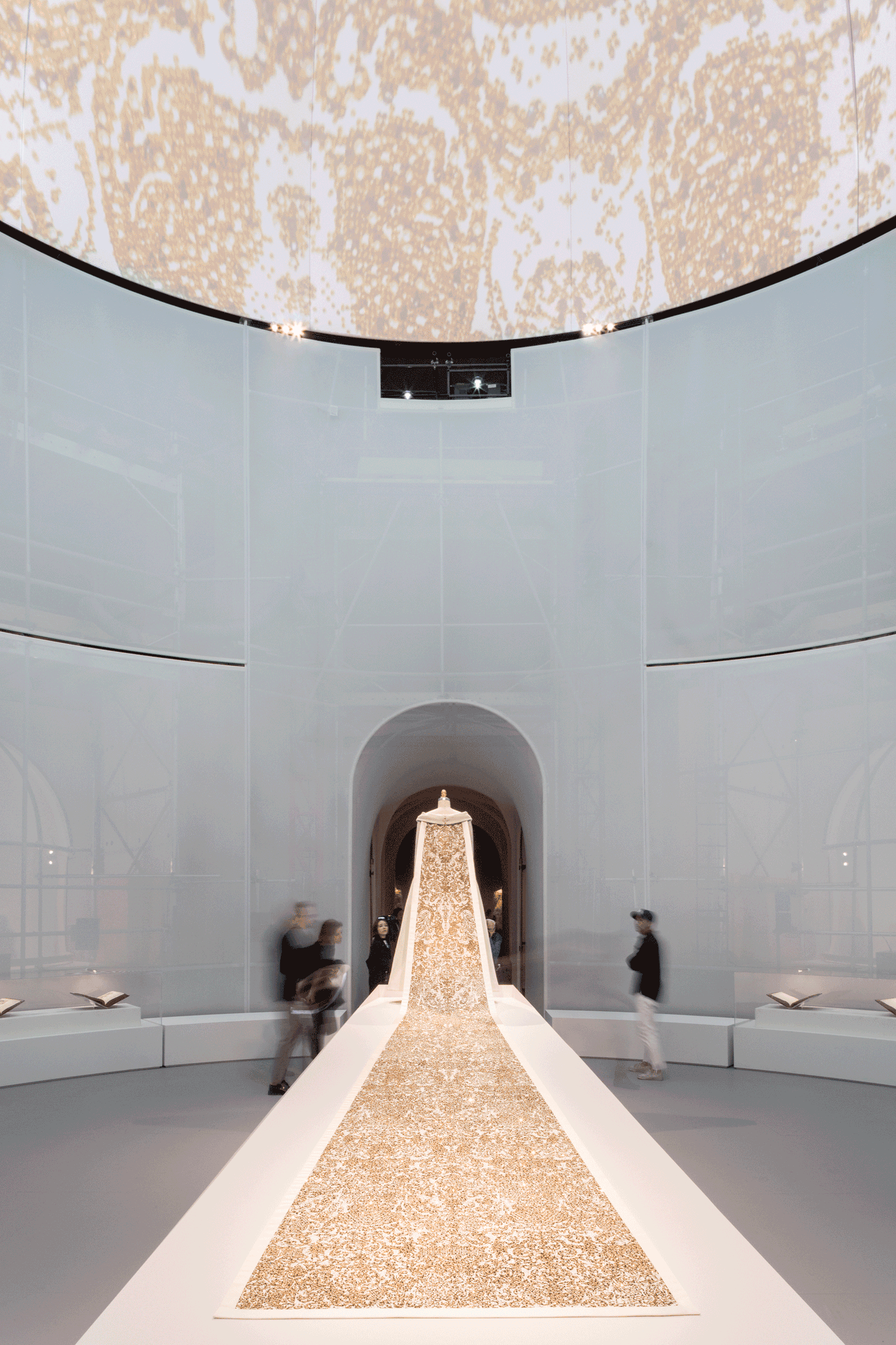 Manus x Machina: Fashion in an Age of Technology