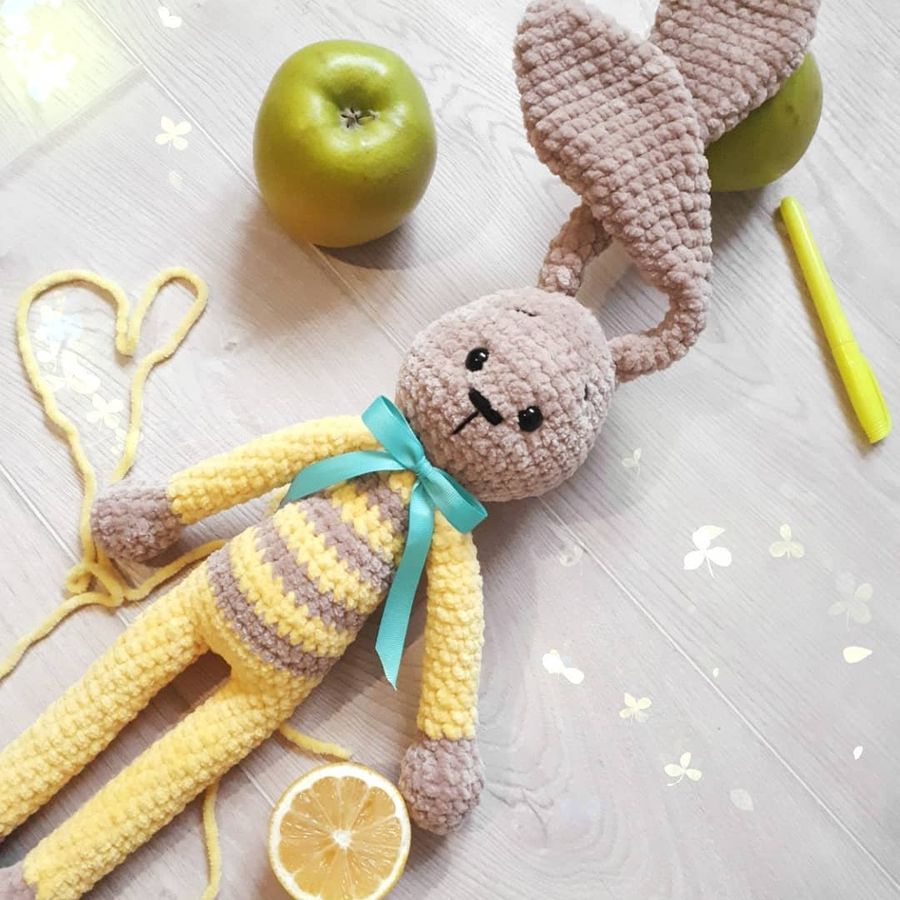 Long-legged Bunny free crochet pattern | Yarn play with Shirley