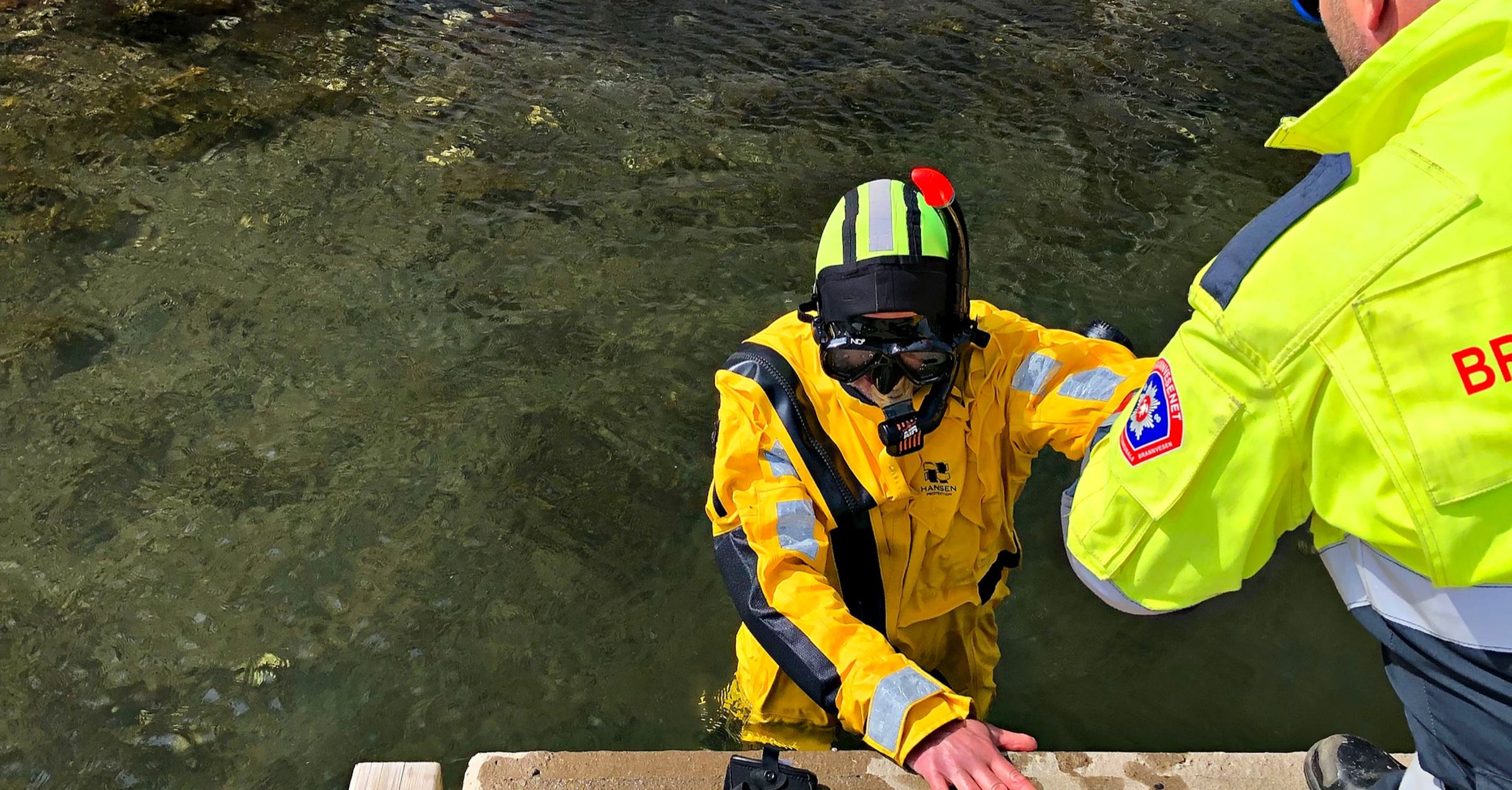 Hodet over vannflaten – det er hovederegelen