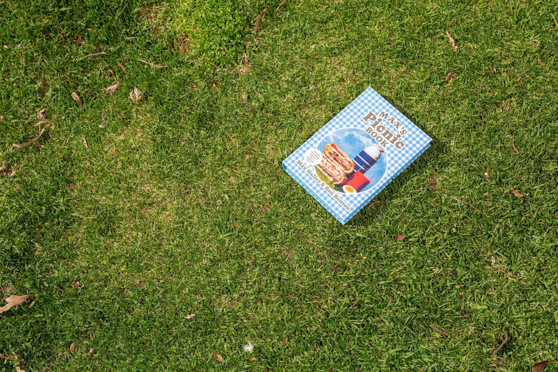 Max's Picnic Book | Evi-O.Studio