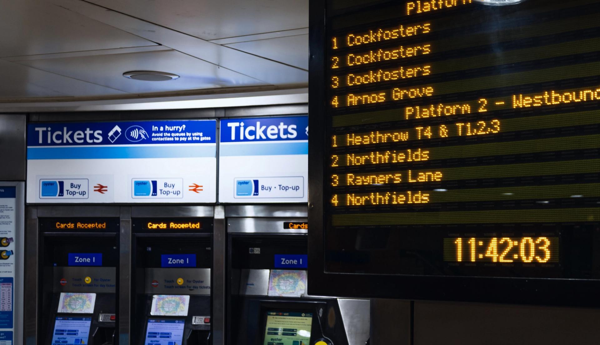 Customizing Transit Info Systems for Tourists & Commuters