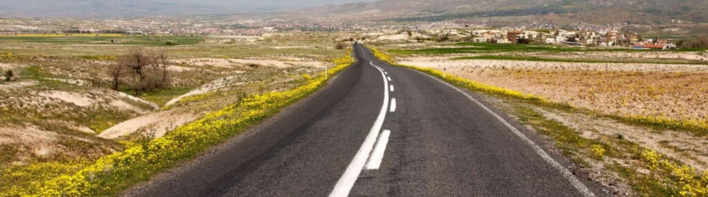 ¿Qué es una vía interurbana? Tipos, velocidades y diferencias