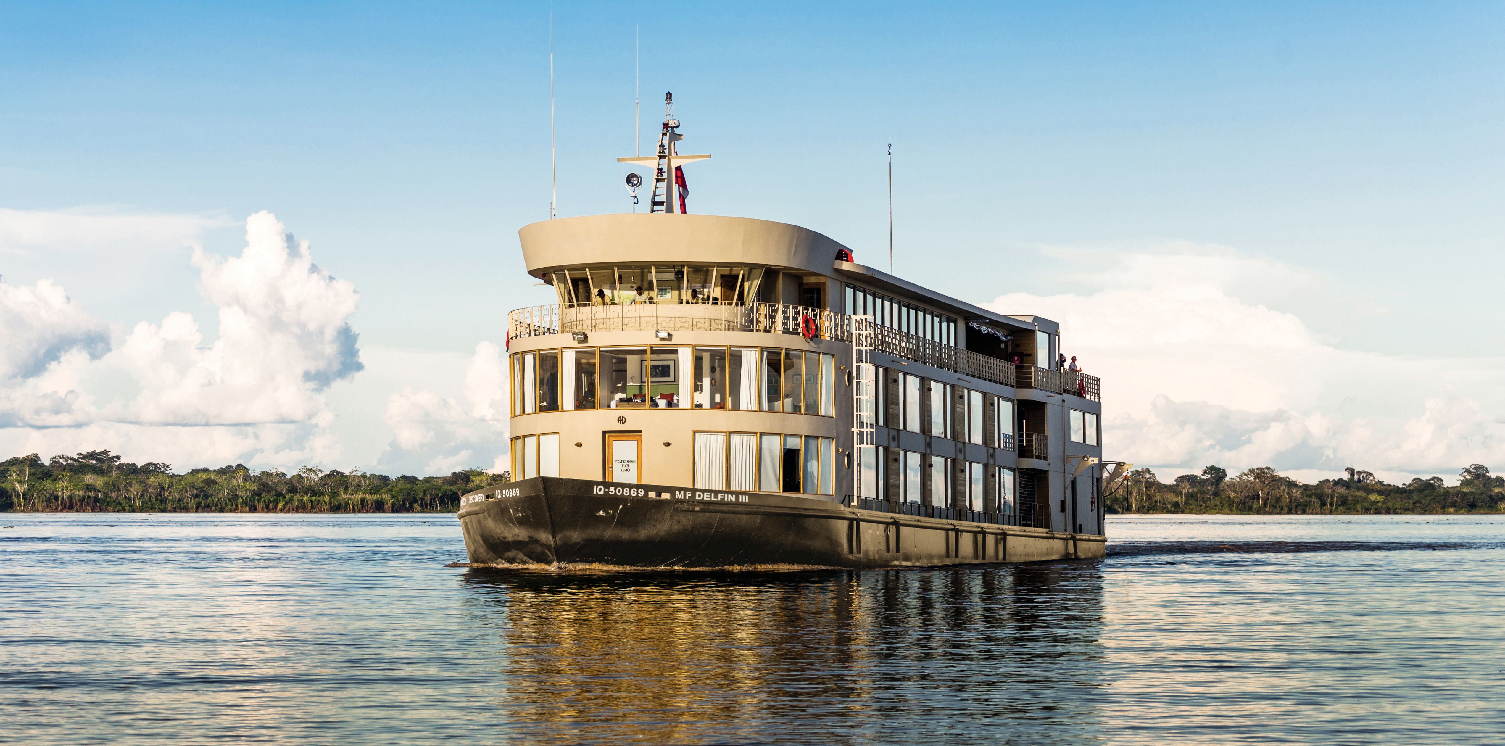 Delfin III | Small Ship Travel