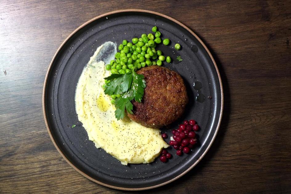 Swedish Moose Wallenbergare Recipe - Traditional Veal Burgers | Norma ...