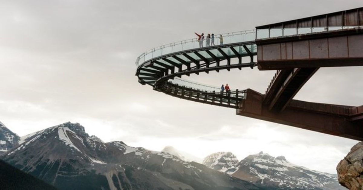 columbia-icefield-skywalk-banff-lake-louise-tourism