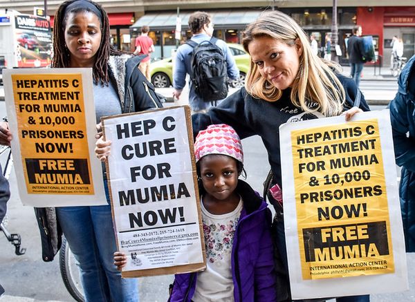 Eliminación de la infección por el virus de la hepatitis C entre ...