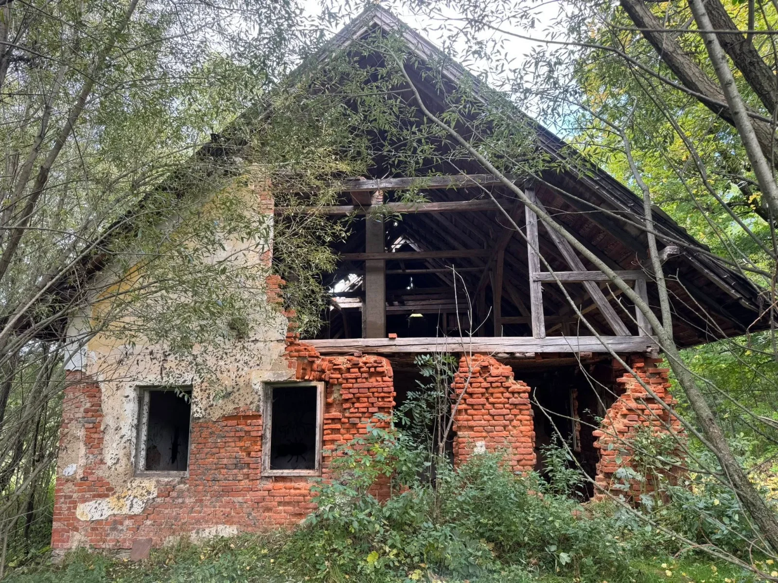 Místo, kde žil sériový vrah Ivan Roubal, nahání strach i dnes. Dějí se ...