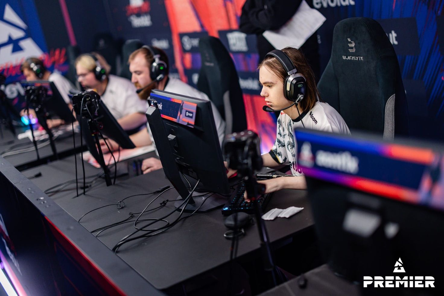 Donk CS2 Settings: Ultimate Config, Crosshair, and mouse settings