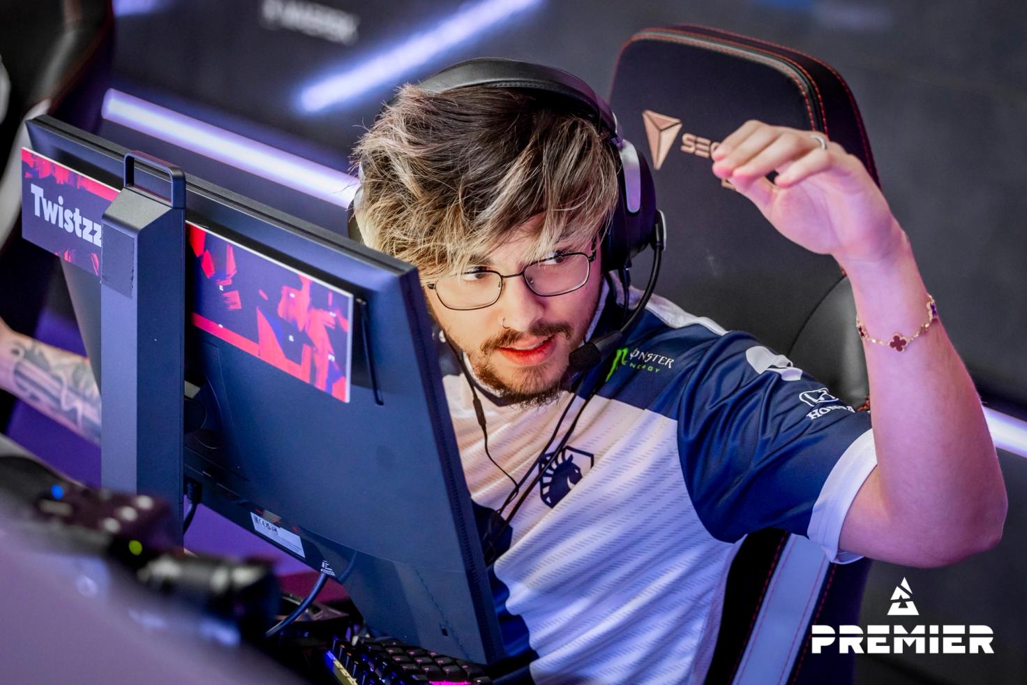 CS2 pro configs: donk, s1mple, ZywOo, and more