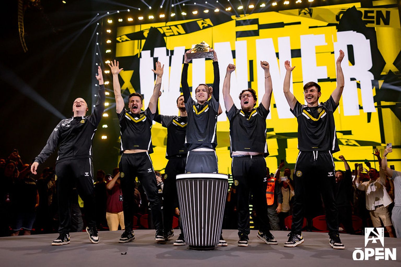 Vitality clutch up banger BO5 final to win BLAST Open Lisbon