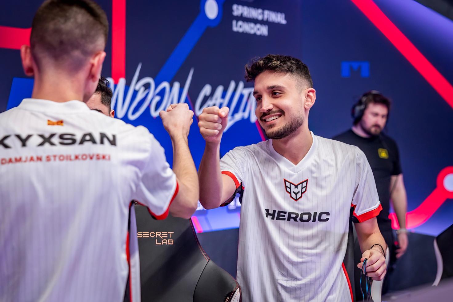 CS2 lurker guide: How to play as a lurker