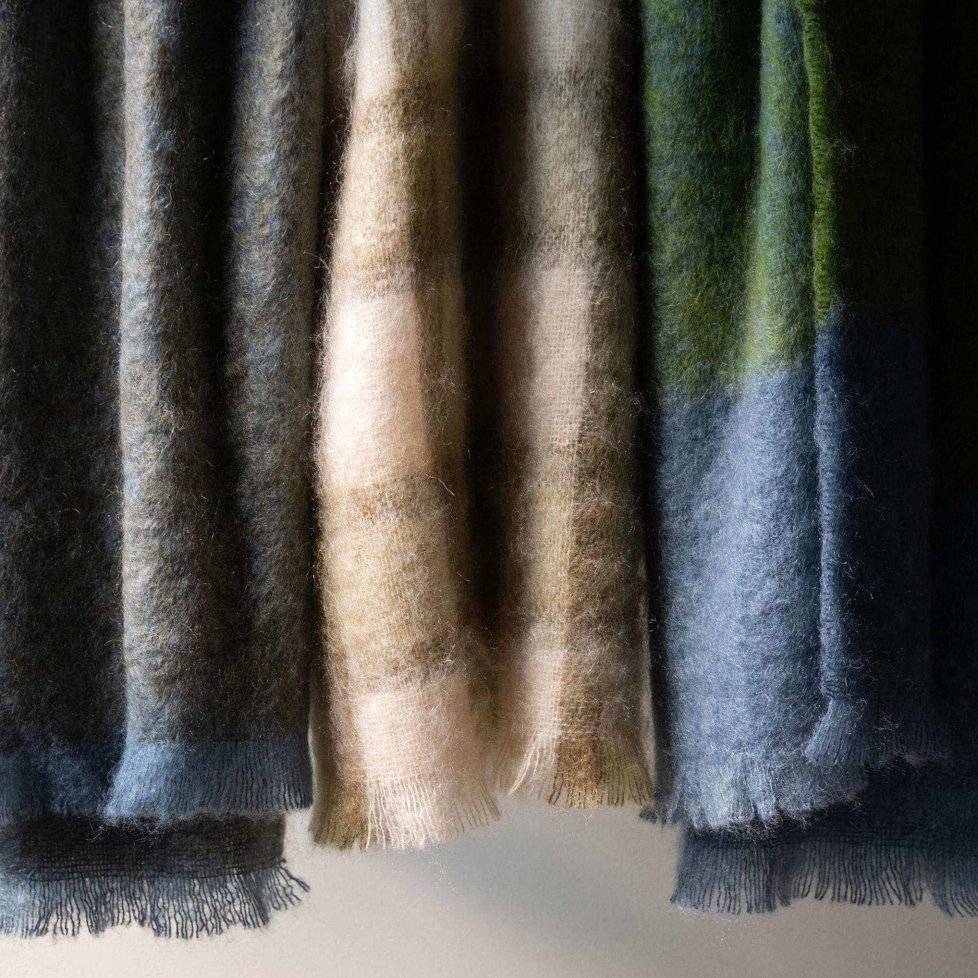 5 Holiday Color Palettes for a Modern, Festive Table