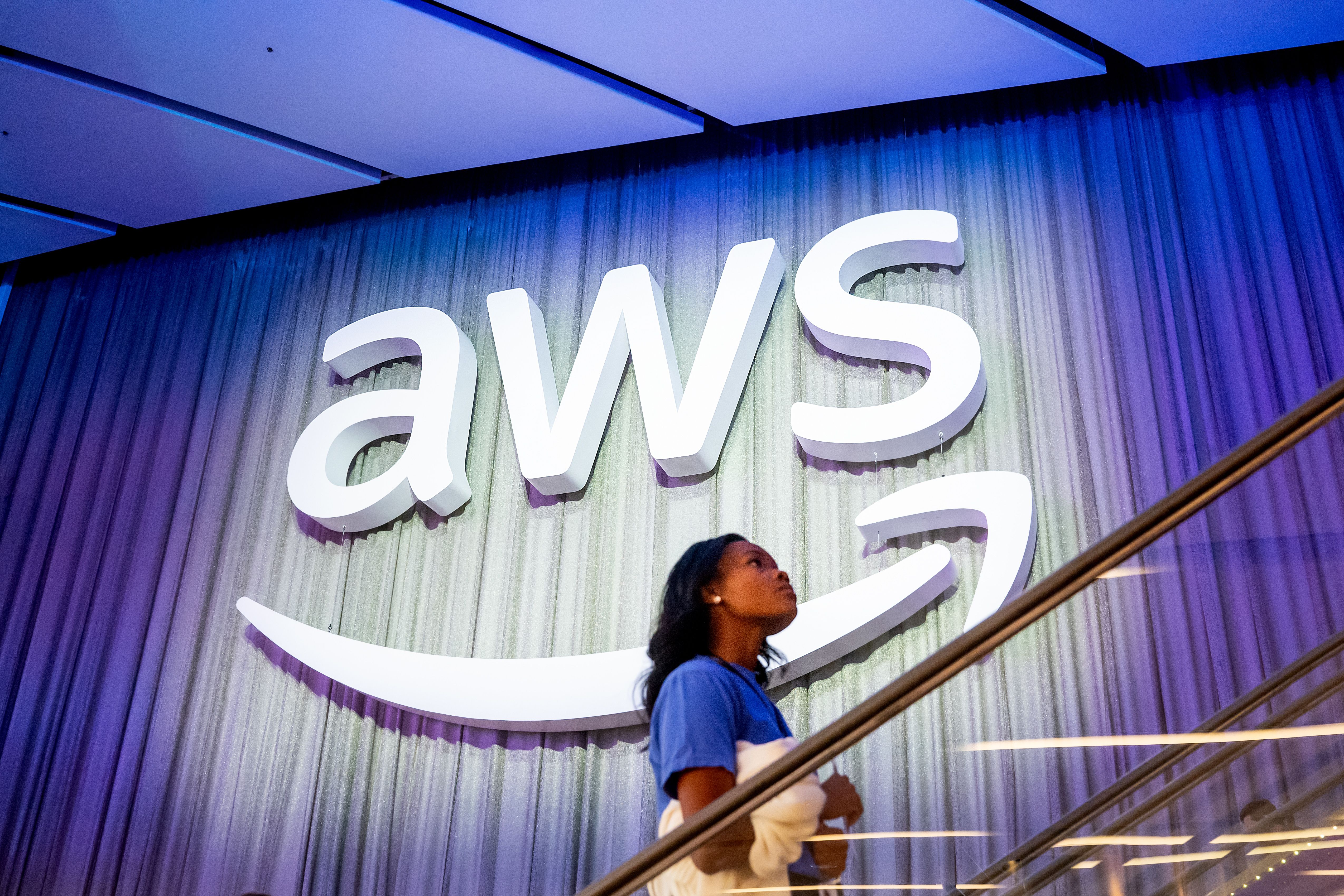 AWS Outage Disrupts Major Apps Including Snapchat, Fortnite and Alexa ...