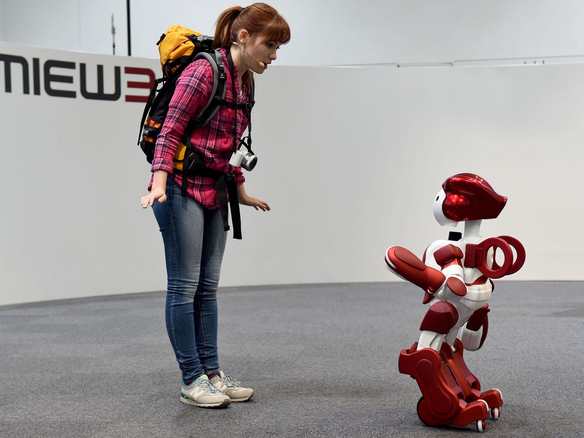 Emiew 3 - ROBOTS: Your Guide to the World of Robotics