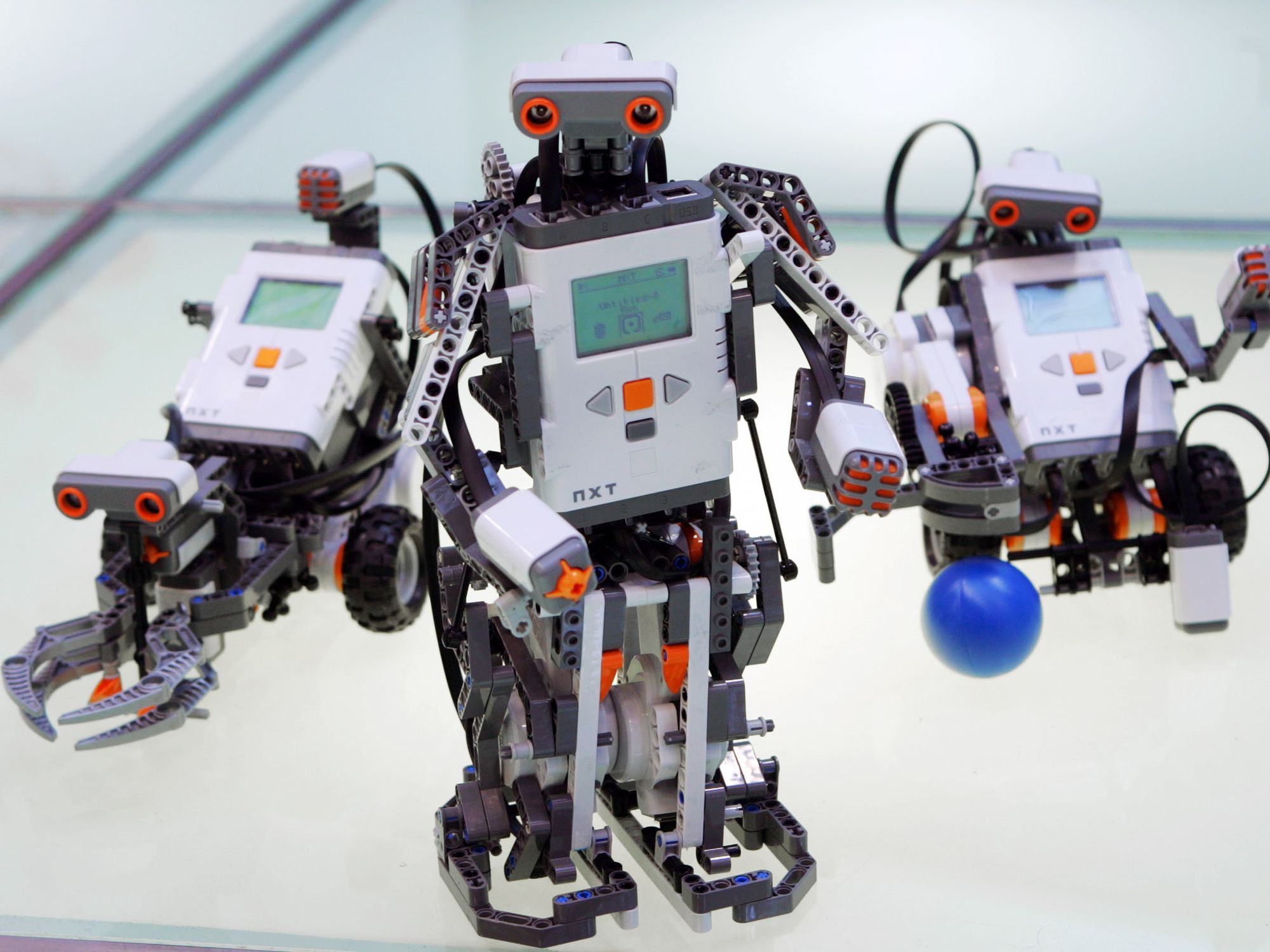 Lego Mindstorms NXT - ROBOTS: Your Guide to the World of Robotics
