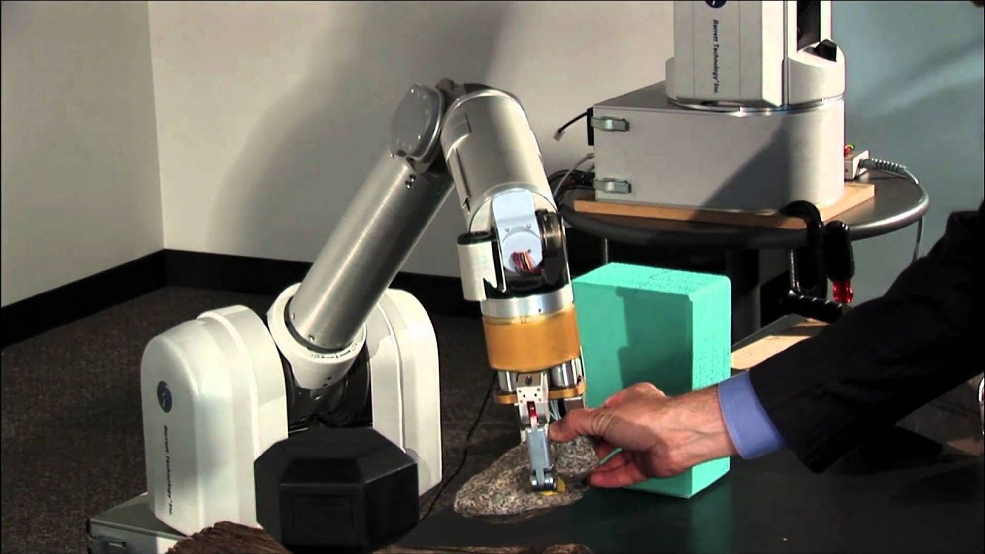 WAM - ROBOTS: Your Guide to the World of Robotics