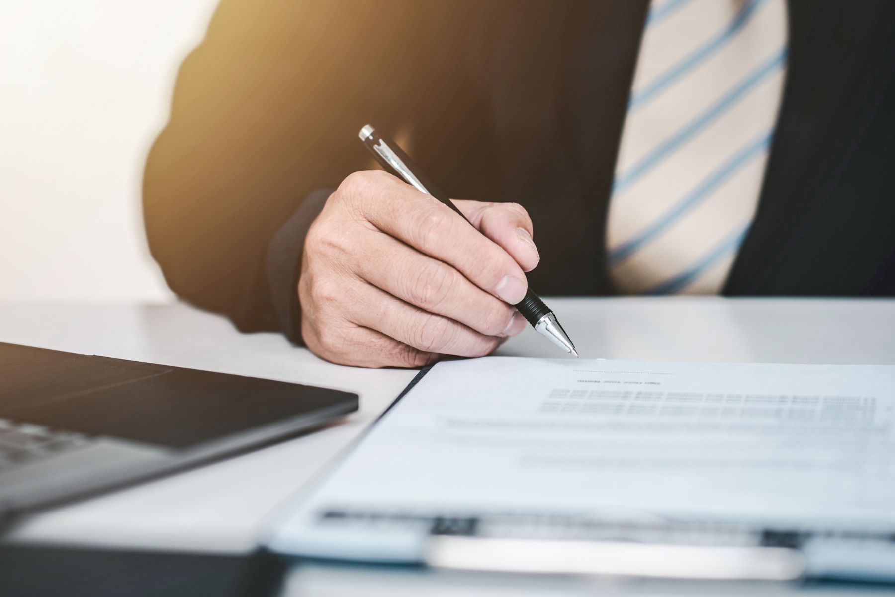 How to Craft an Effective Expert Witness Engagement Letter