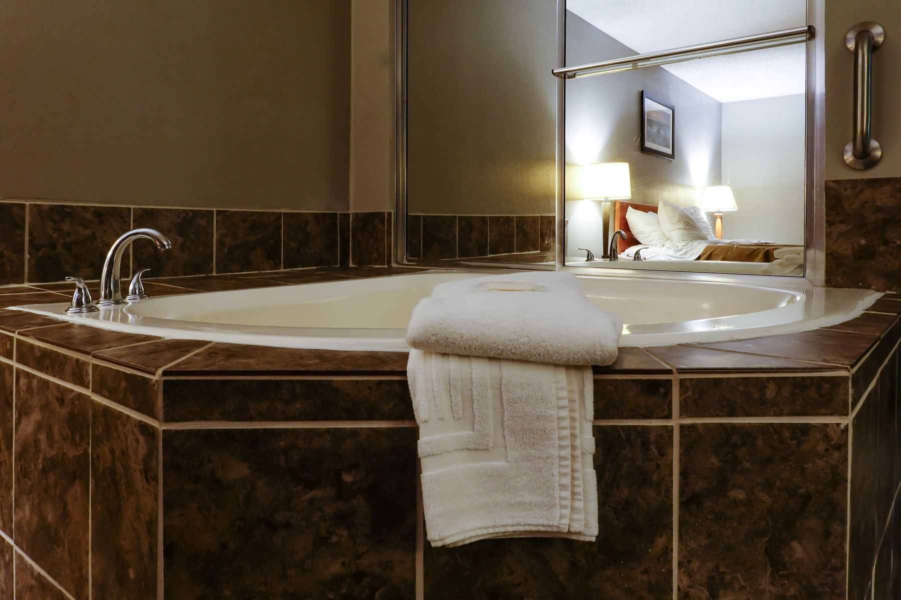 Slip and Fall in Themed Hotel Room Results in Ankle Injury | Case Study