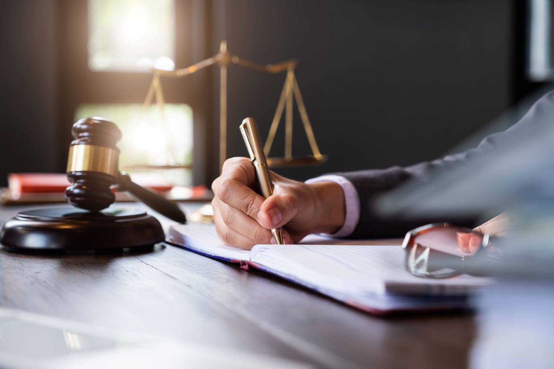 Withdrawing an Expert Witness: Civil vs. Criminal Cases