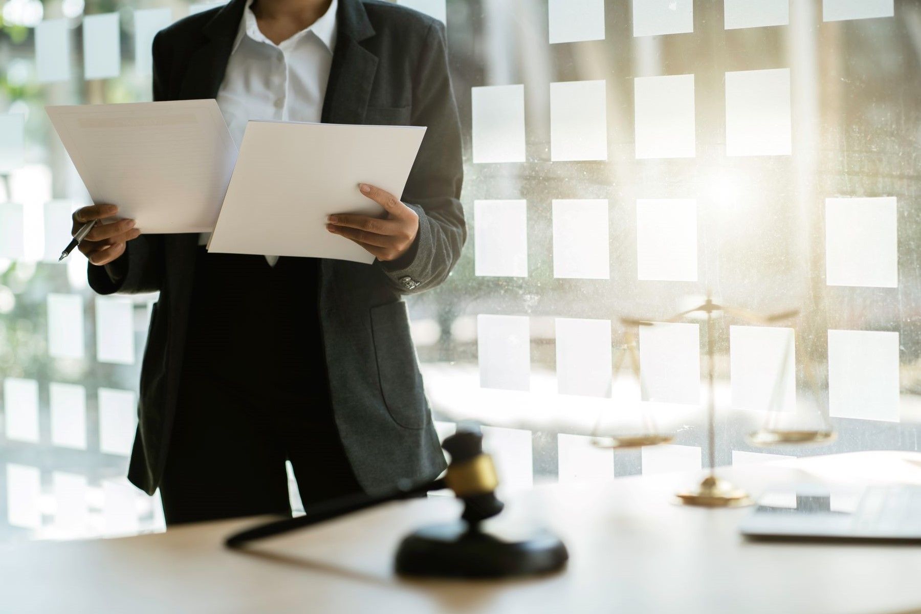 When to Hire a Local Expert Versus a Nationally-Recognized Expert