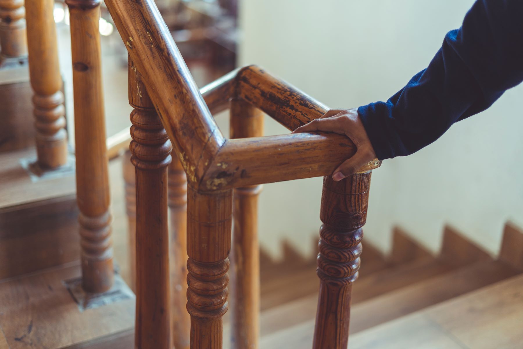 Injuries Suffered Due to Commercial Apartment Railing Failure | Case Study