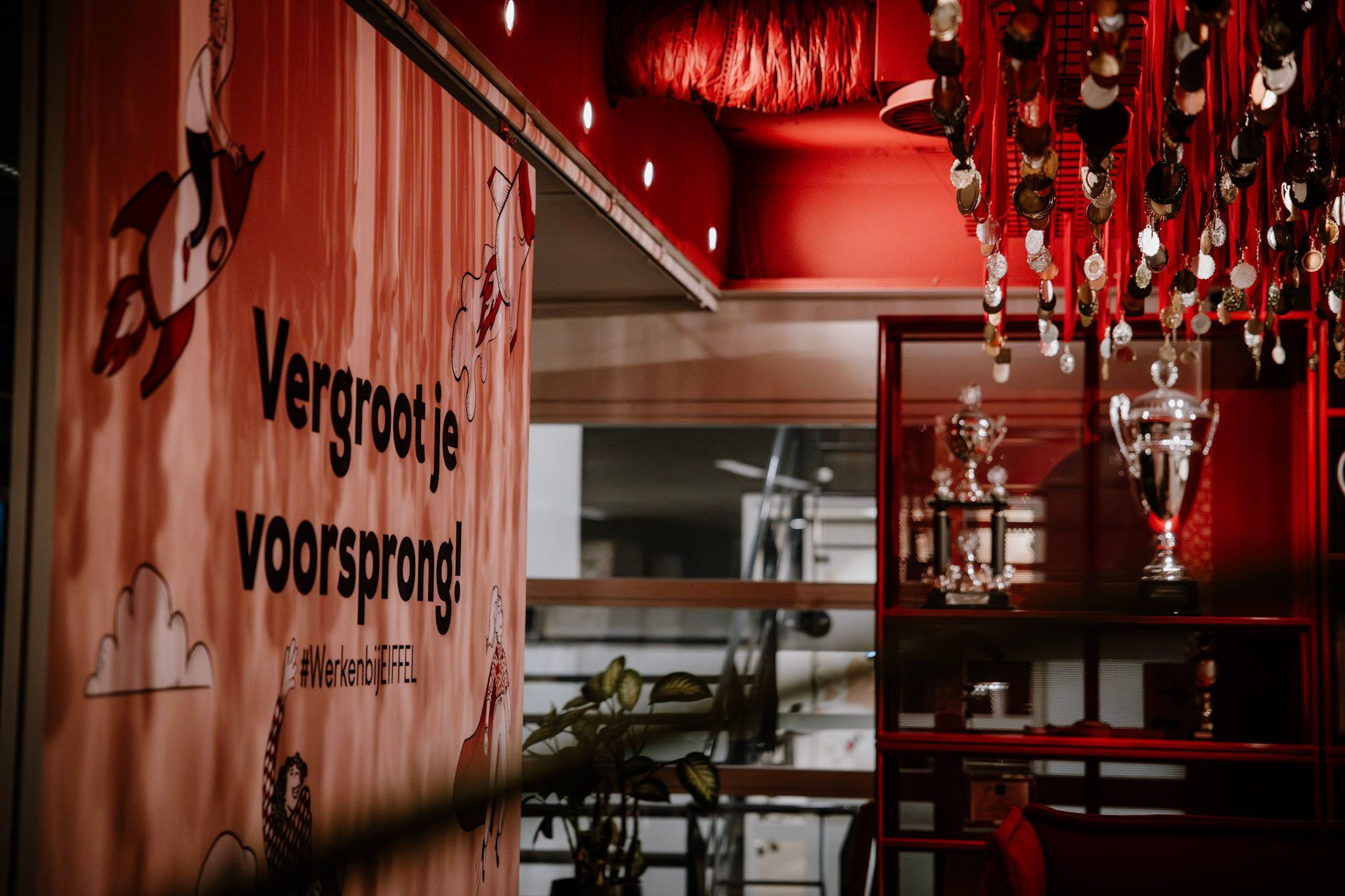 Over Team EIFFEL - Team EIFFEL