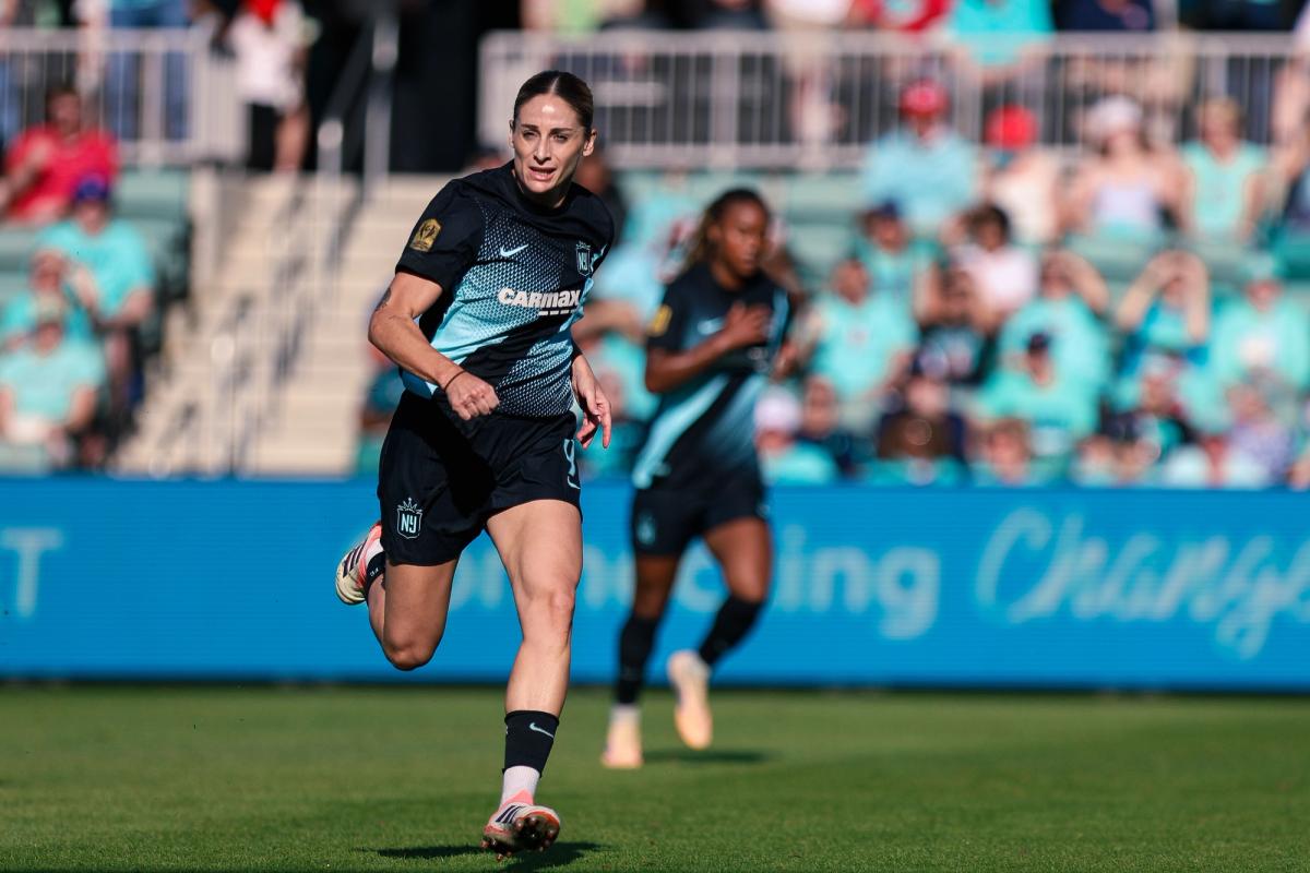 Team News: Star Striker Esther González Returns for Gotham FC Semifinal ...