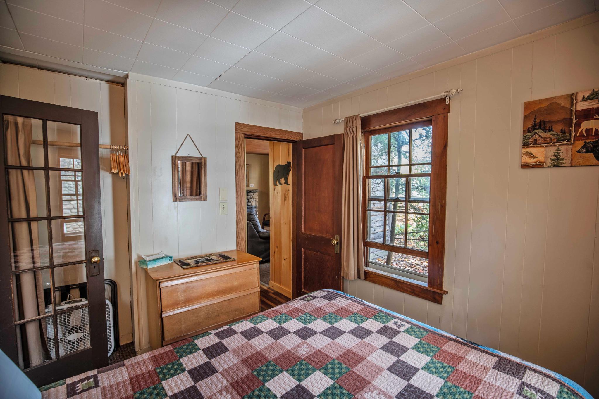 The Bears Den Accomodation | Pemi Cabins Lincoln, NH