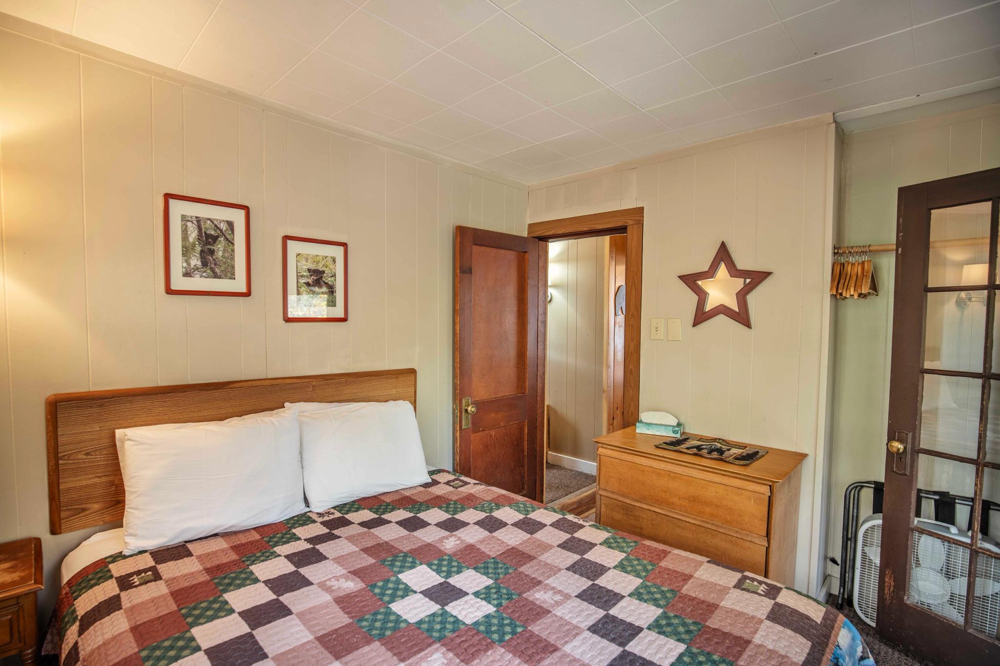 The Bears Den Accomodation | Pemi Cabins Lincoln, NH